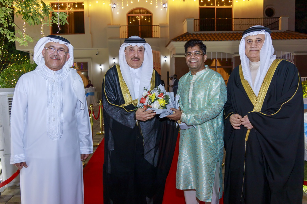 Receiving Minister of Labour H.E. Jameel bin Mohammed Ali Humaidan at ...